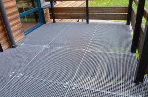 Terrasse en caillebotis acier galvanisé : design, durabilité et ...